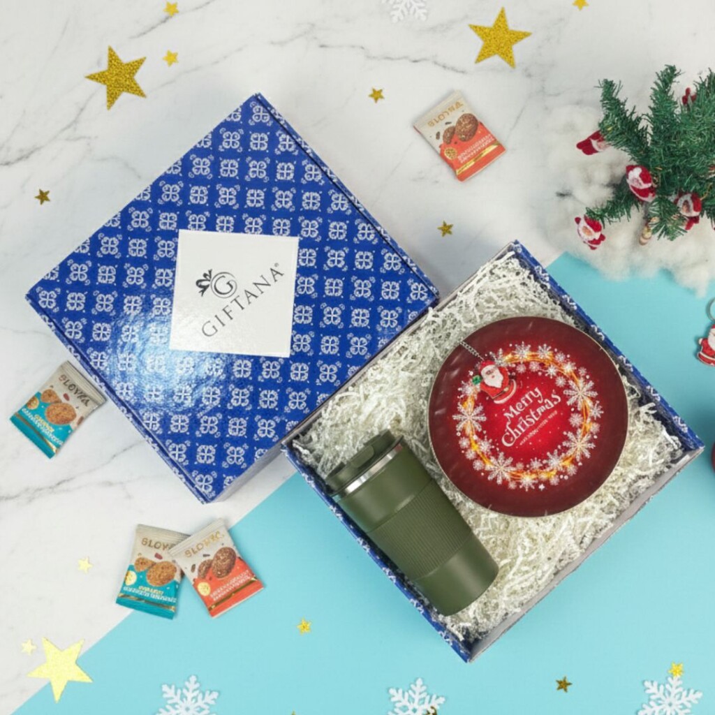 New Year Gourmet Hamper-Green Tumbler, Loyka Big Box & Treats ...